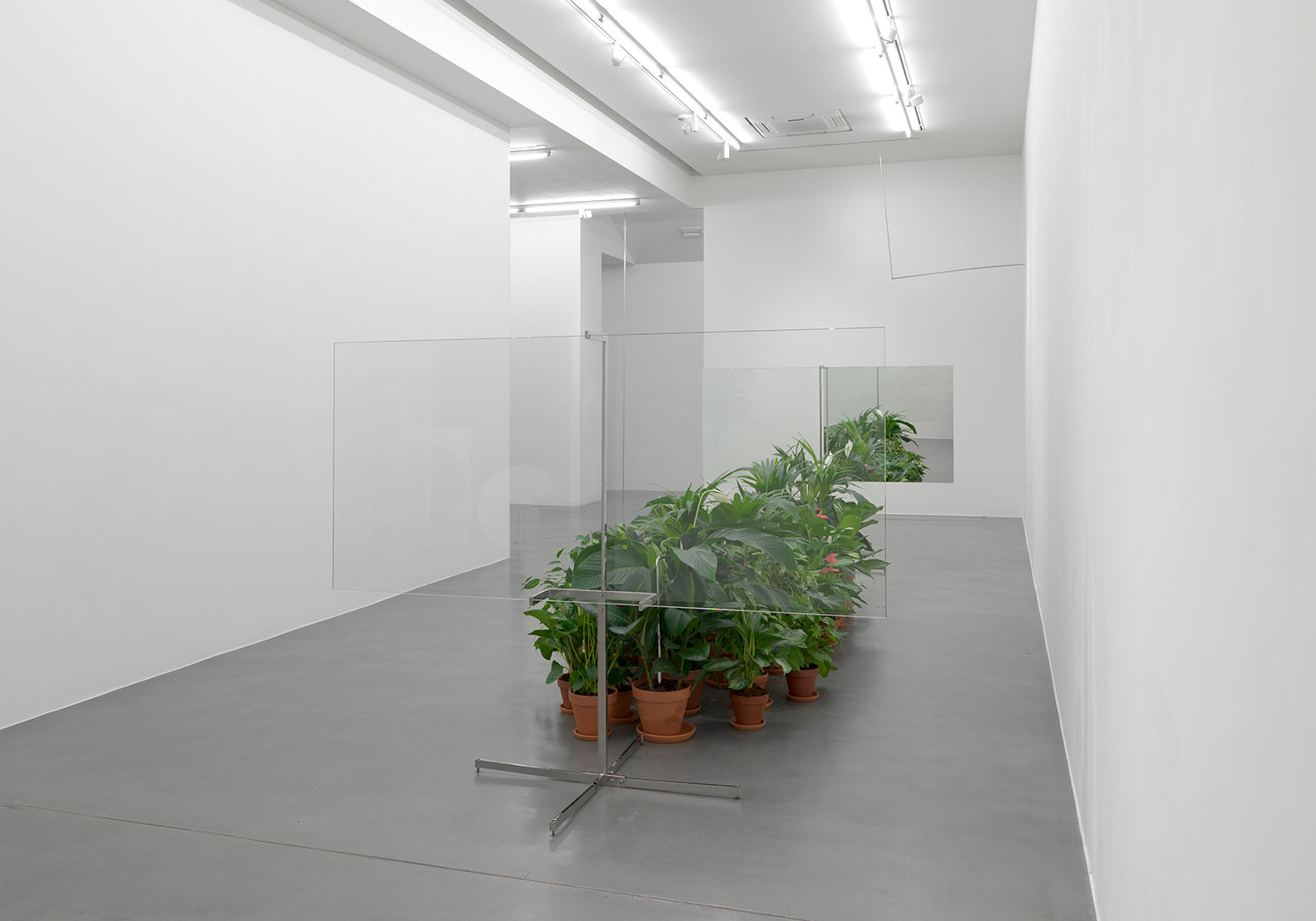 Luciano Fabro Simon Lee / London | Flash Art