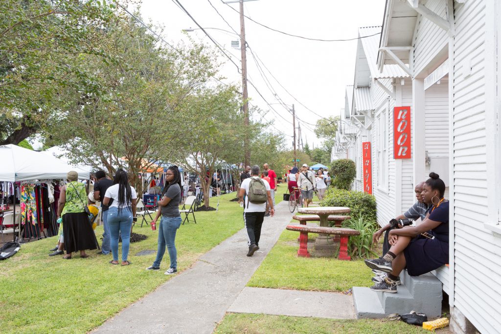 Bottom-up Social Structure's Reshaping: the case of "Project Row Houses ...