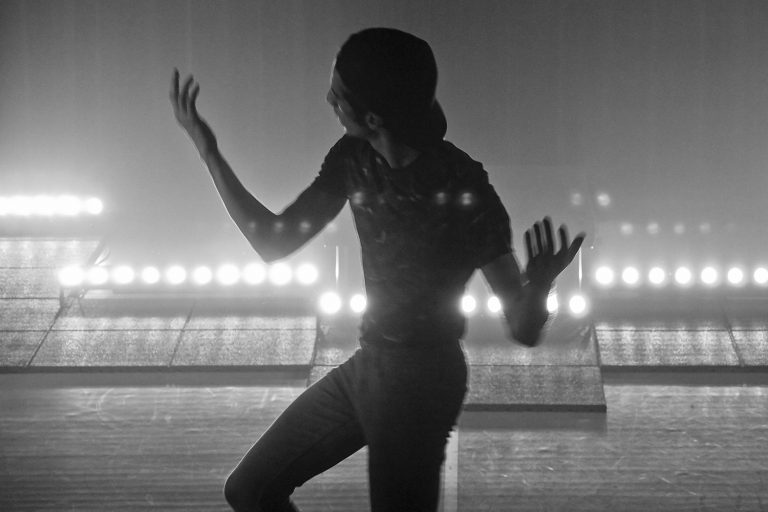 Fluid Gesture. Transformations and Transmissions in the Bodies of ...