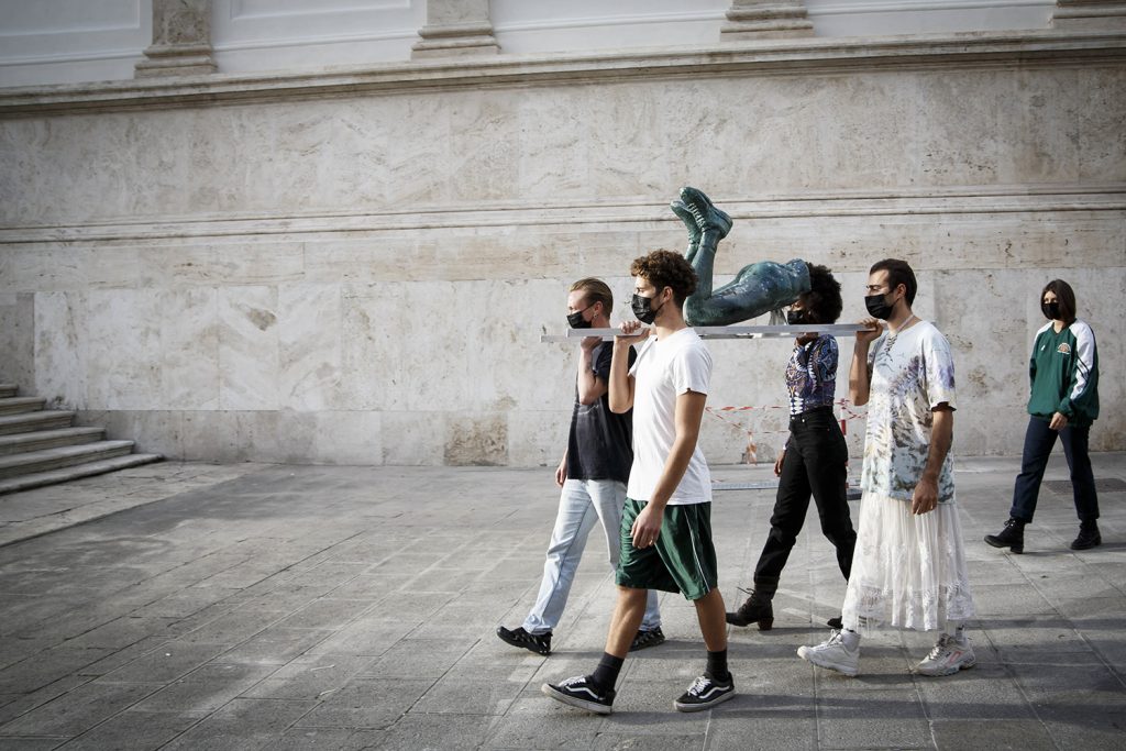 Fluid Gesture. Transformations and Transmissions in the Bodies of ...