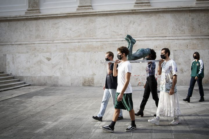 Fluid Gesture. Transformations and Transmissions in the Bodies of ...