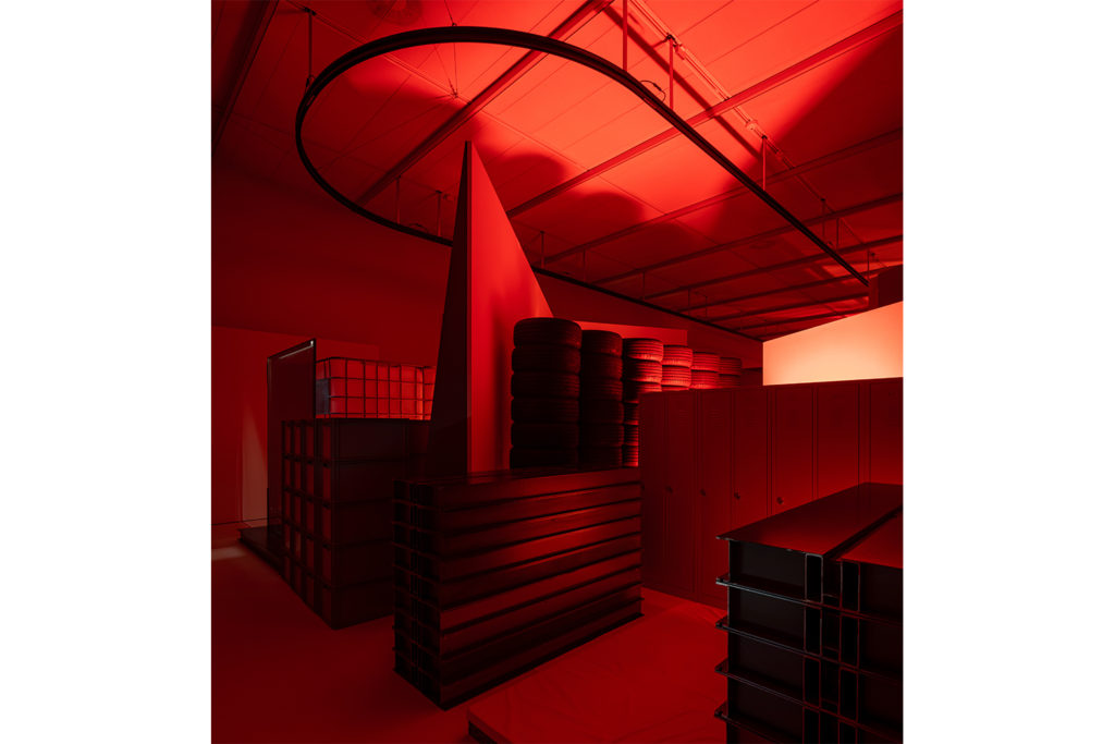 Anne Imhof "YOUTH" Stedelijk Museum / Amsterdam | | Flash Art
