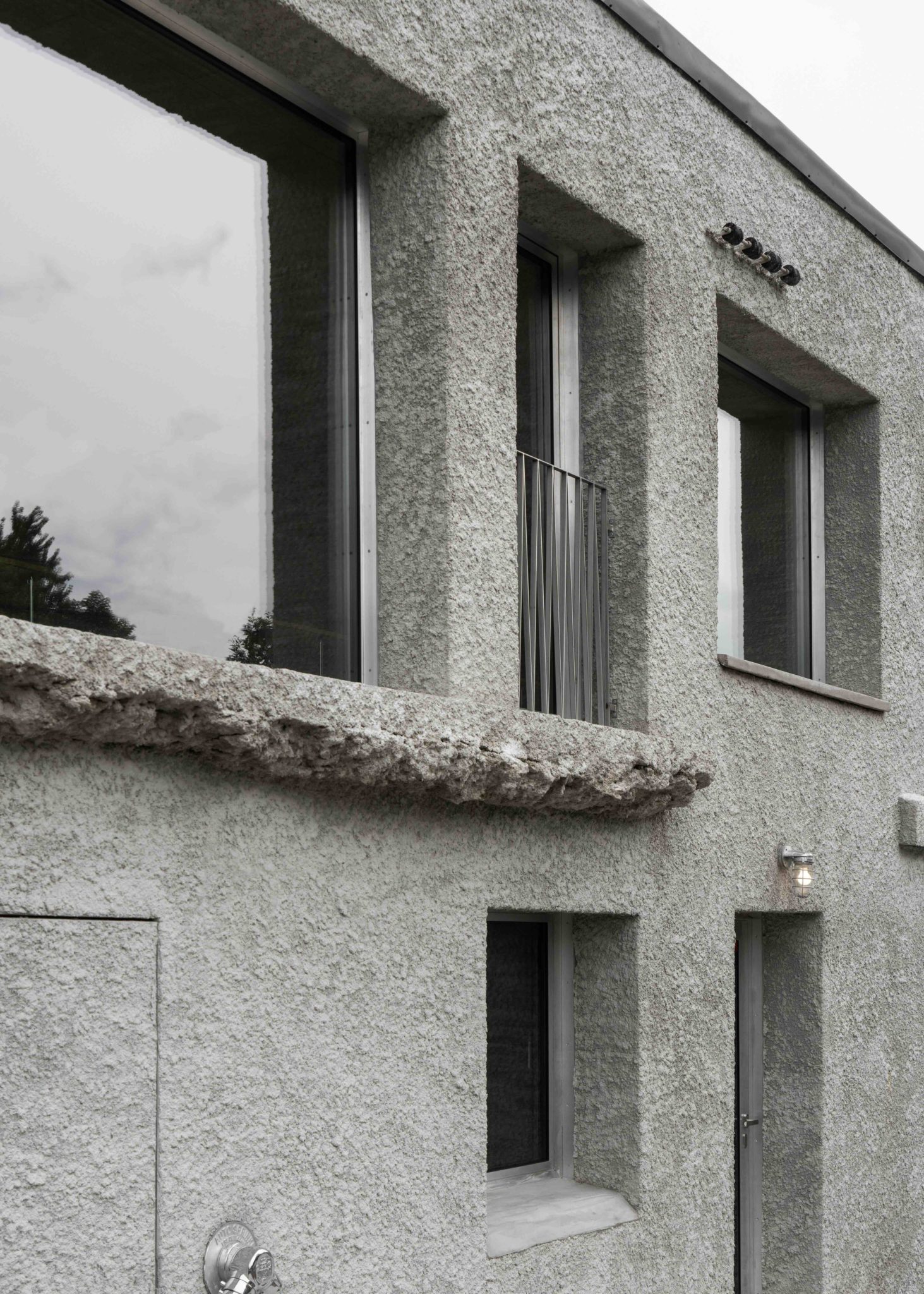Architectural Universality in the Age of Global Anomie. b+, a case ...